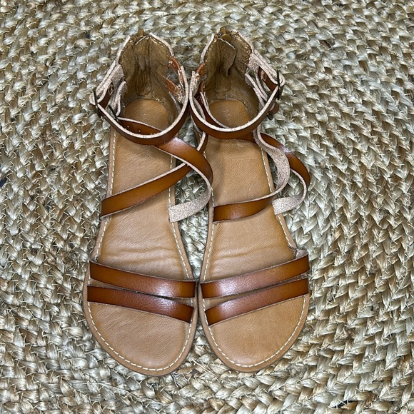 Universal Thread | Shoes | Universal Thread Sandals 65 | Poshmark